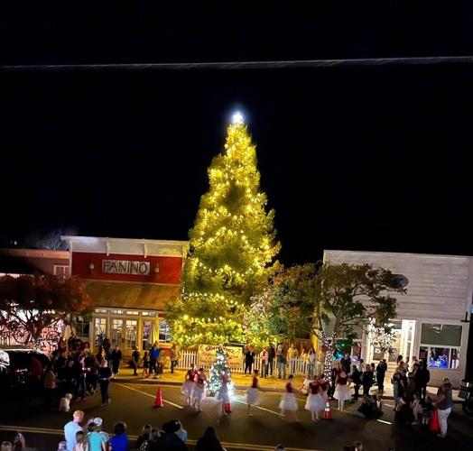 Santa Ynez kicks off the season with Country Christmas Tree Lighting ...
