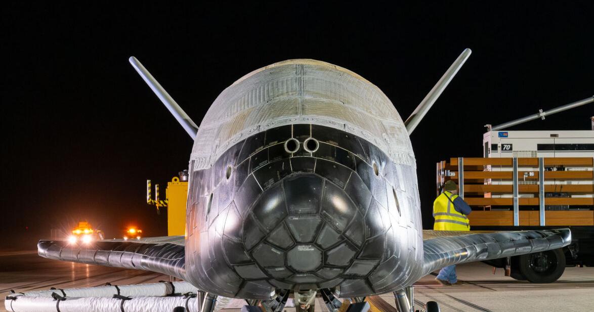 Unmanned spaceplane lands at Vandenberg after orbiting for 434 days on ...