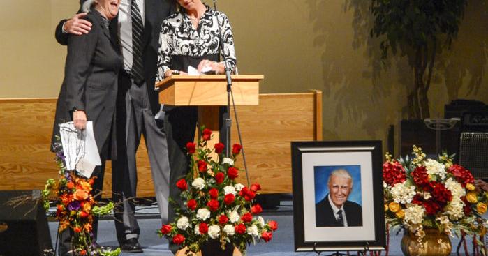Fond farewell for Coach McCutcheon | Local News | santamariatimes.com