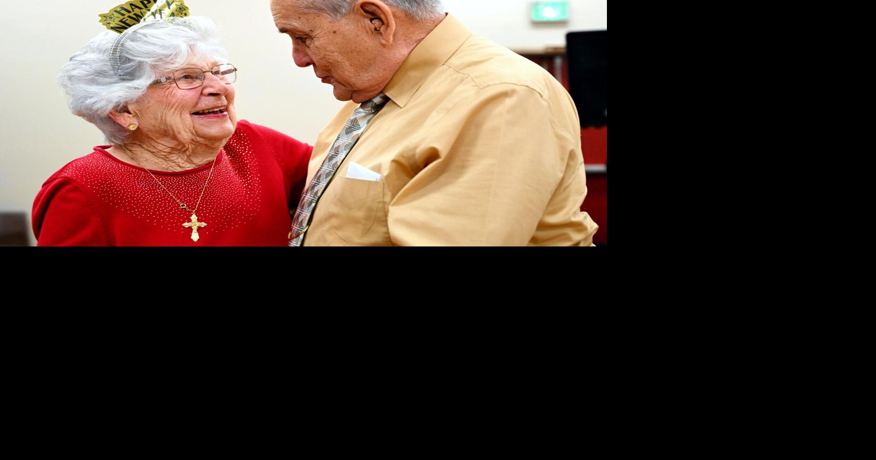 Seniors celebrate New Year's with dancing and live music at Mussell ...