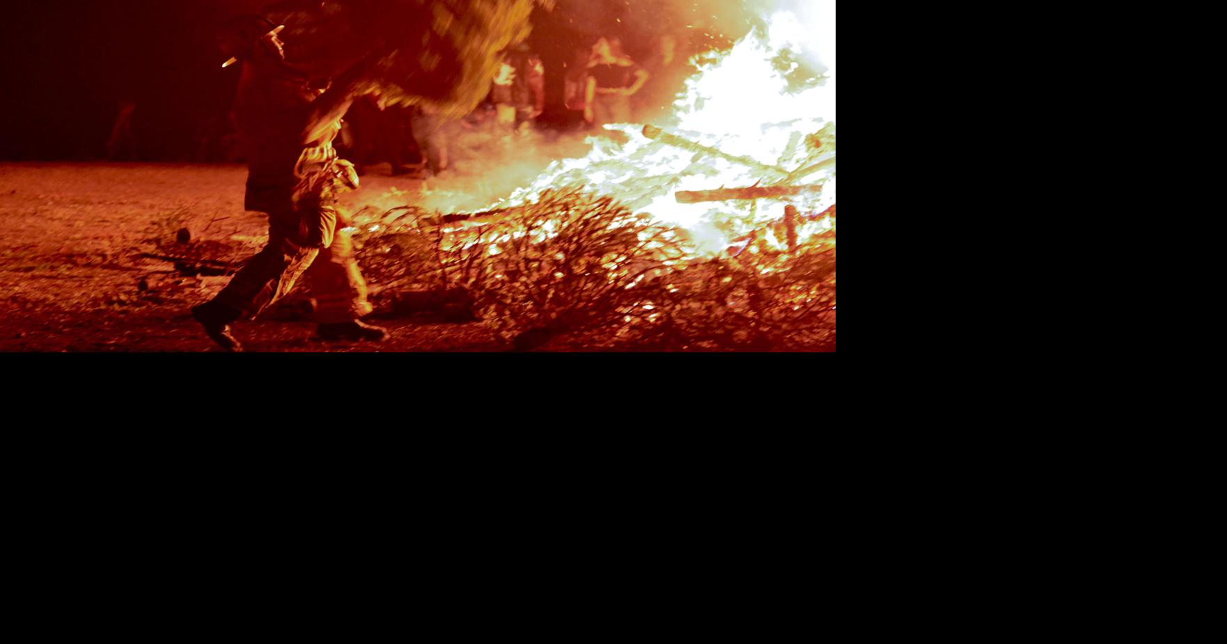 GALLERY: Solvang's Christmas tree burn | Local News | santamariatimes.com