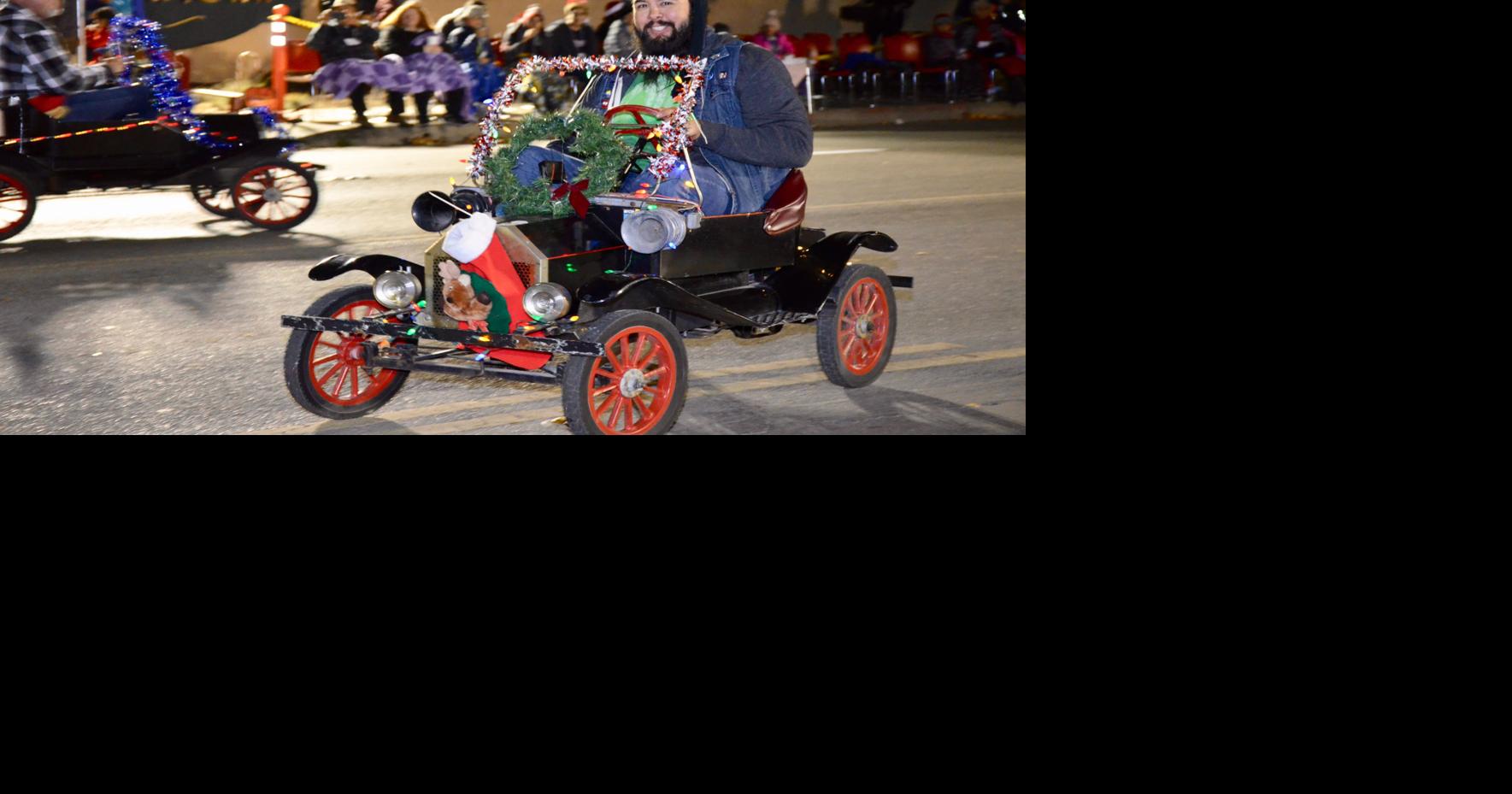 Thousands fill downtown Santa Maria with Christmas spirit during ...
