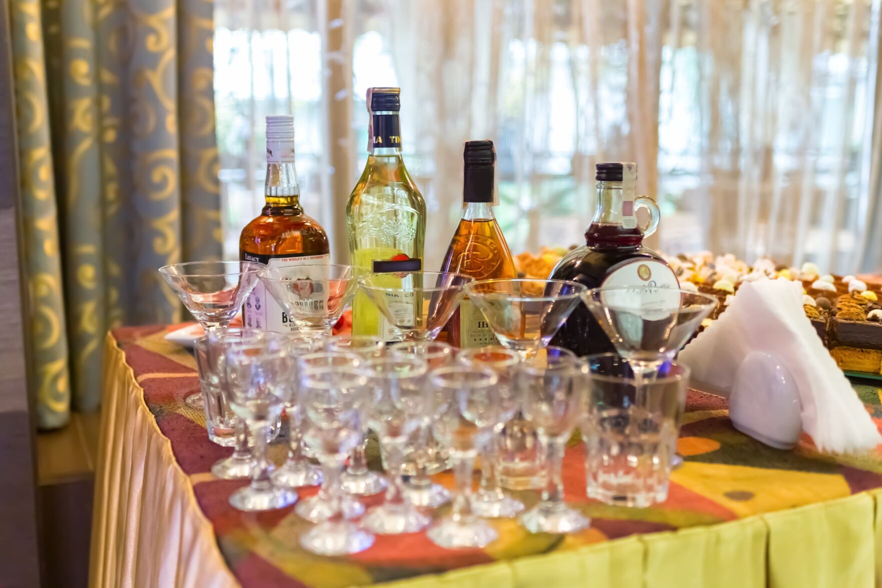 The Art of the Cocktail Party: Hosting Tips from the Friday Twos | Food ...