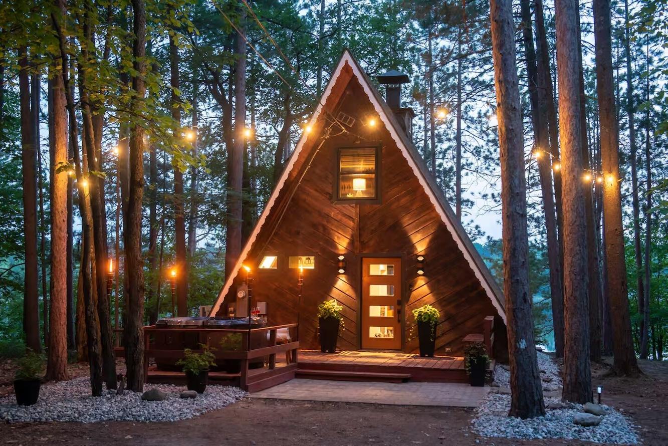 10 Charming Michigan Cabins to Escape to This Winter | Things to Do ...
