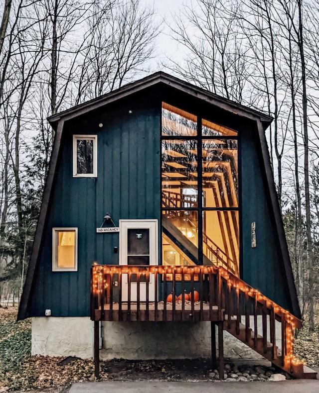 10 Charming Michigan Cabins to Escape to This Winter | Culture ...