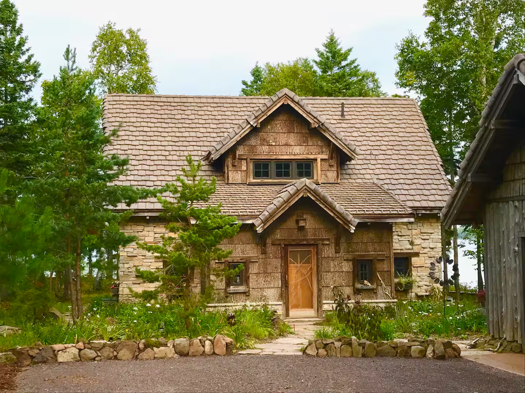 10 Charming Michigan Cabins to Escape to This Winter | Culture ...