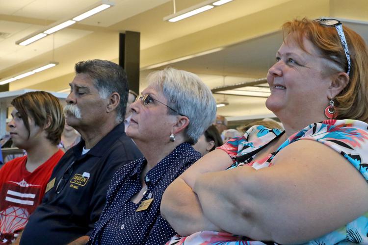 Residents turn out as city opens library | News | seguingazette.com