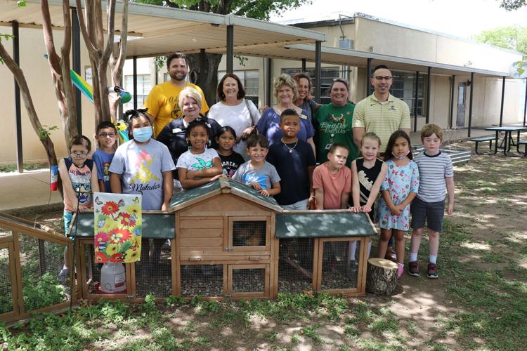 McQueeney Elementary School program takes learning outdoors | News ...