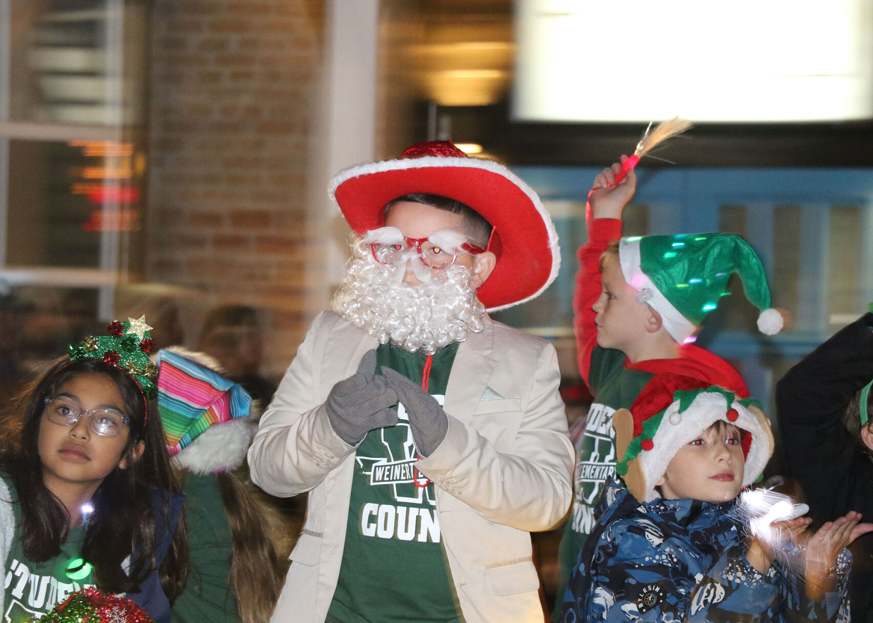 Seguin lights up holiday season with annual stroll | Photo Galleries ...