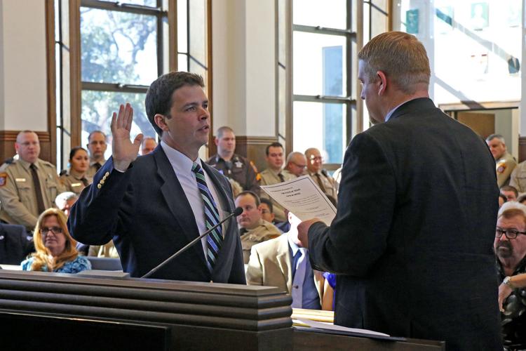 New, returning officials sworn in at courthouse | News | seguingazette.com