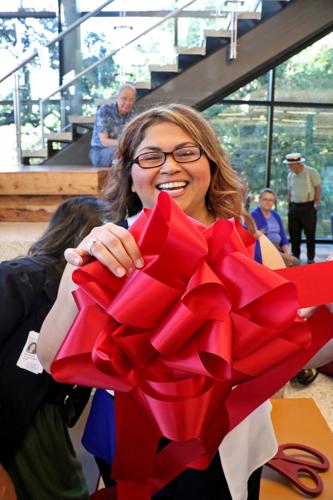 Residents turn out as city opens library | News | seguingazette.com