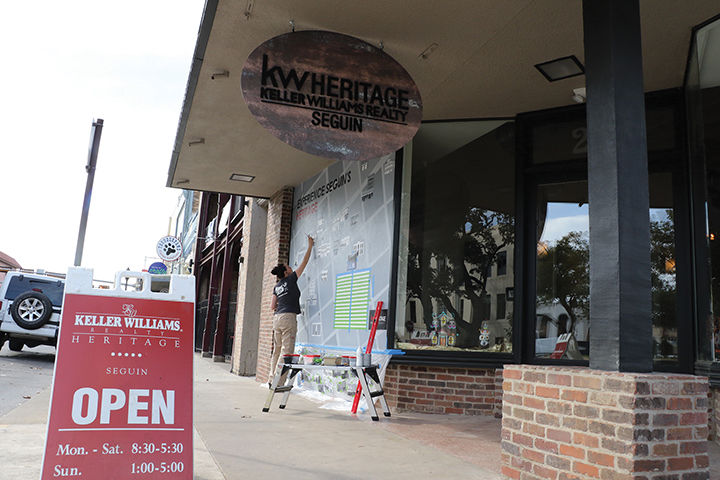 ‘Mural Mom’ painting visual depiction of Seguin’s history | News ...