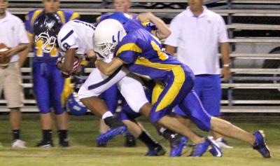 Falcons surge past Eagles 82-37 | Sports | seguingazette.com