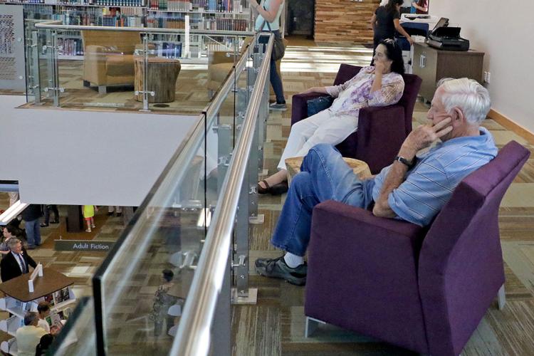 Residents turn out as city opens library | News | seguingazette.com