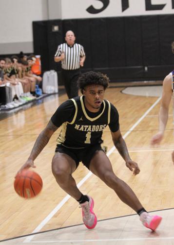 Pieper squashes Matadors’ playoff hopes, 72-52 | Sports | seguingazette.com