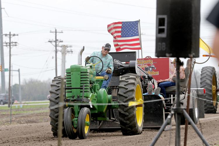 Tri-County Tractor Pull | Photo Galleries | seguingazette.com