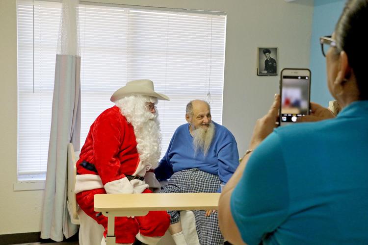 Sheriff Santa and company bring joy to residents | News | seguingazette.com