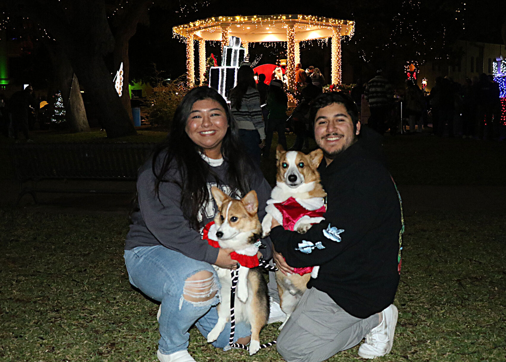 Seguin lights up holiday season with annual stroll | Photo Galleries ...