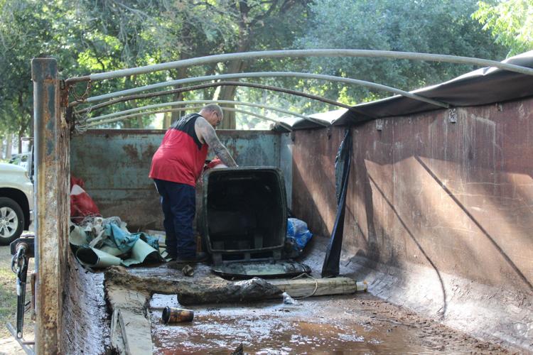 Lake Dunlap residents spend morning removing debris from river’s edge ...