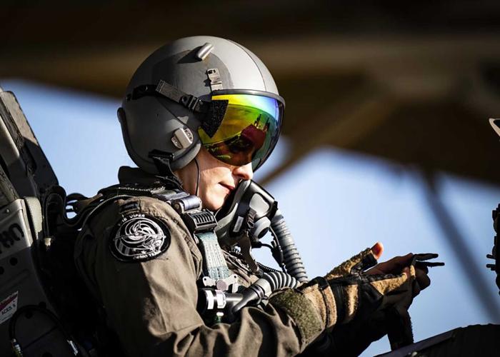 Seguin alum pilots fighter jet, commands demonstration team | News | seguingazette.com