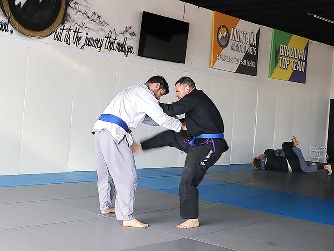 Seguin police practice Jiu Jitsu to help restrain suspects | News ...