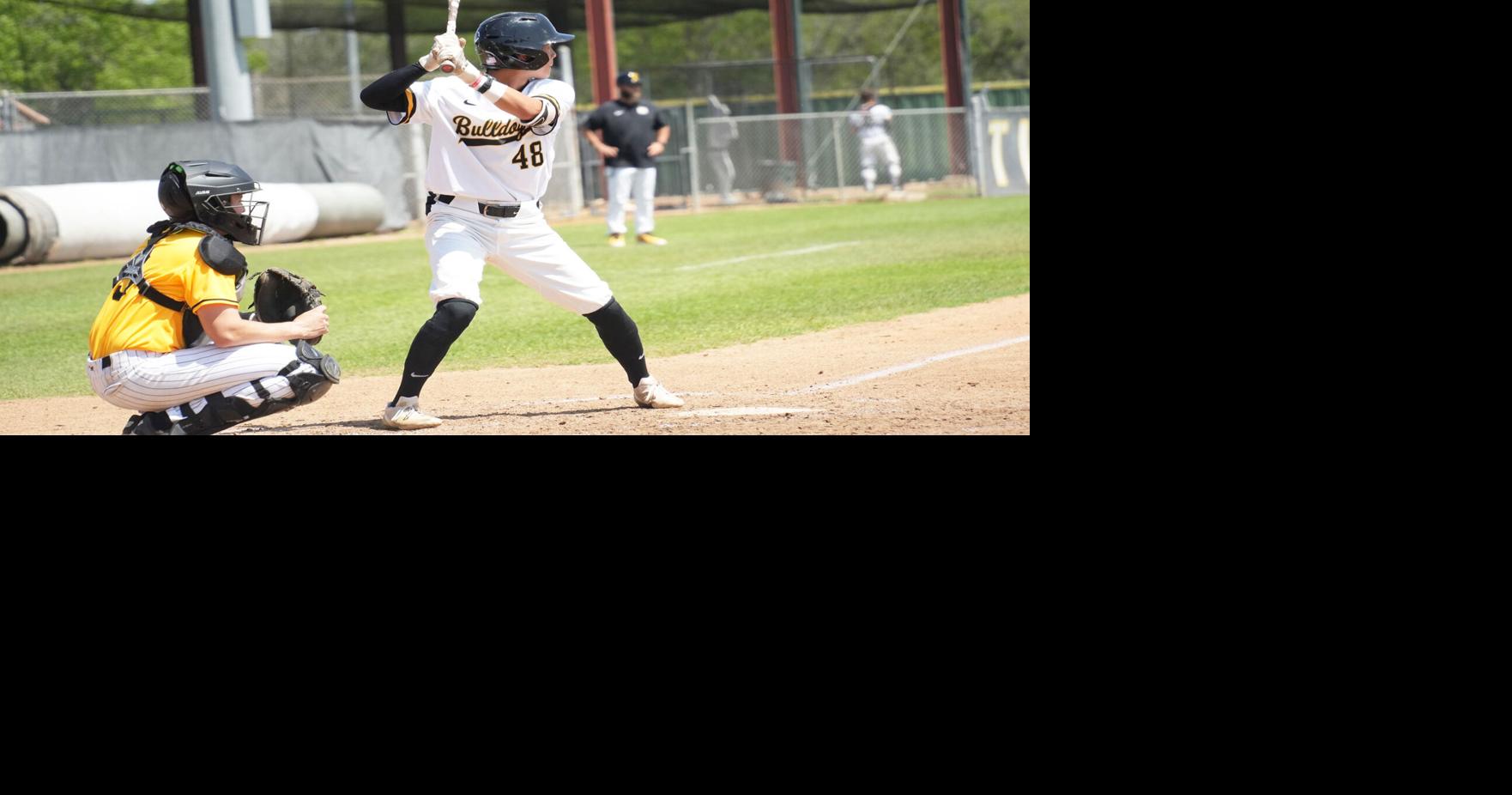 TLU Bulldogs drop series opener to St. Thomas | Sports | seguingazette.com