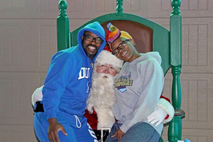 TRUE BELIEVERS: Schertz family decorates home to benefit kids | News ...