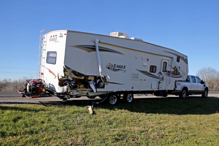 Man freed following RV wreck | News | seguingazette.com