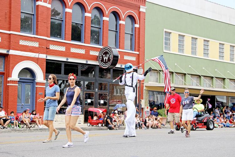 The Biggest Small Town Fourth of July Parade 2018 | Photo Galleries ...