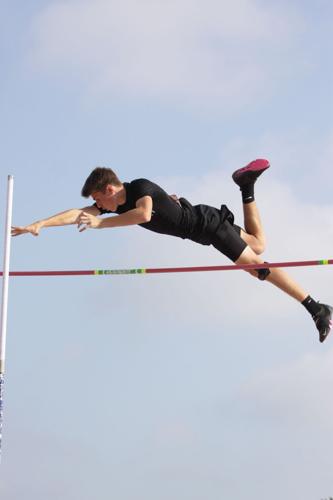 Area athletes ball out at state track | Sports | seguingazette.com