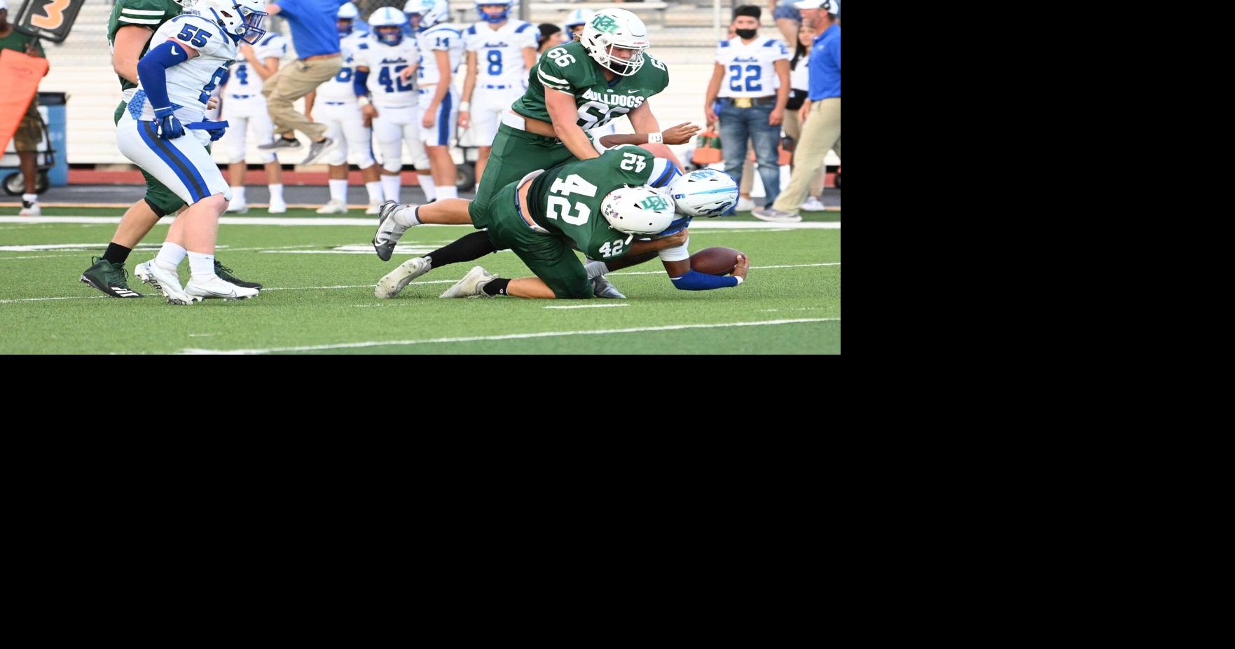 WRANGLED: Bulldogs corral up Mustangs, 35-17 | Sports | seguingazette.com