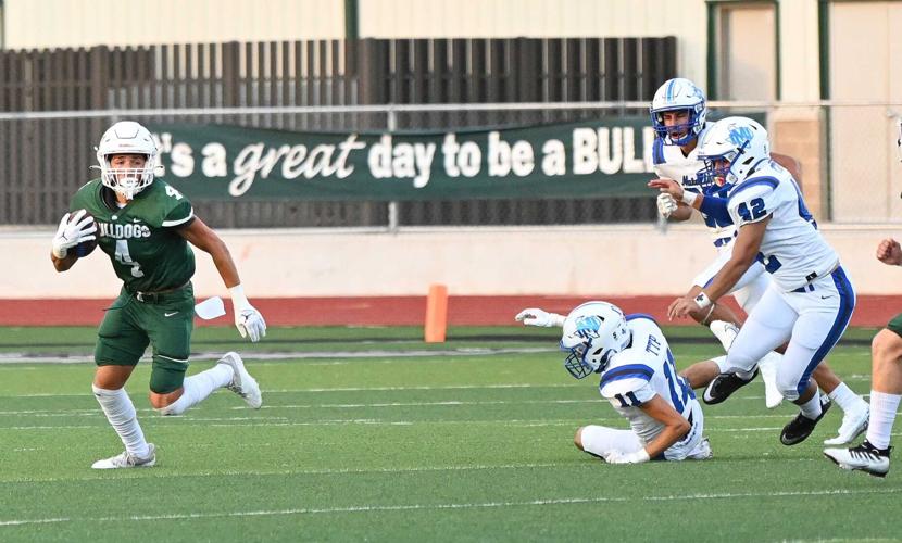 WRANGLED: Bulldogs corral up Mustangs, 35-17 | Sports | seguingazette.com