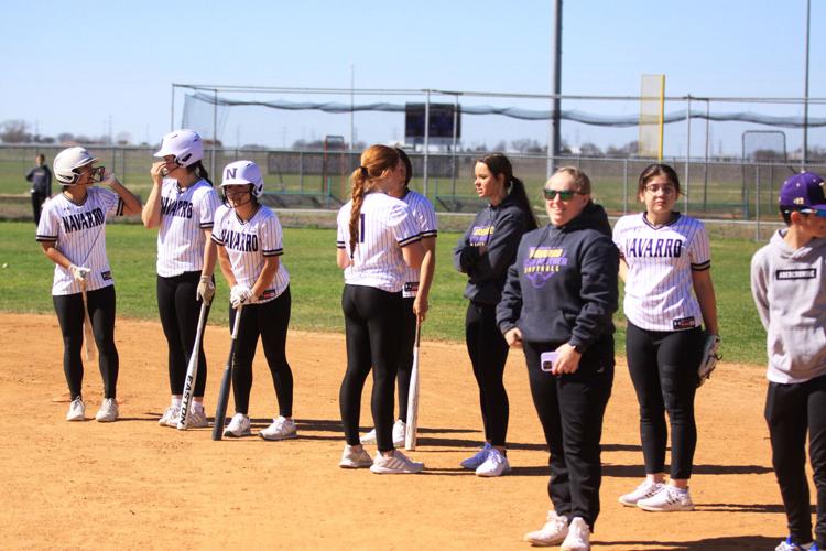 Navarro preps for new season with homeruns | Sports | seguingazette.com