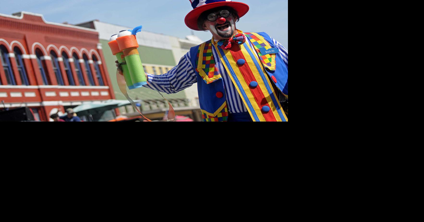 Send in the clowns: City attorney leads a double life | News ...
