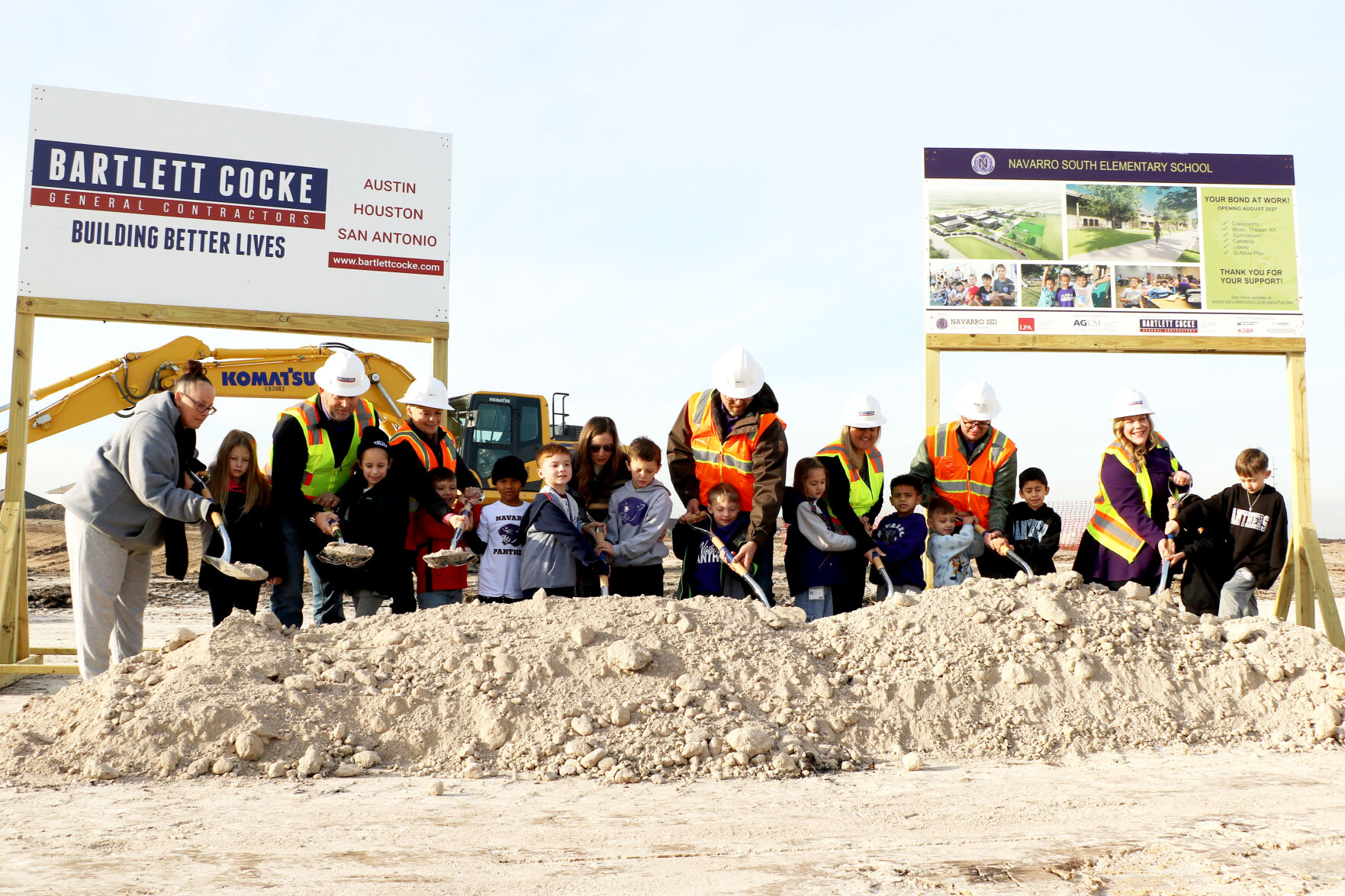 Navarro ISD turns dirt for new elementary school | News | seguingazette.com