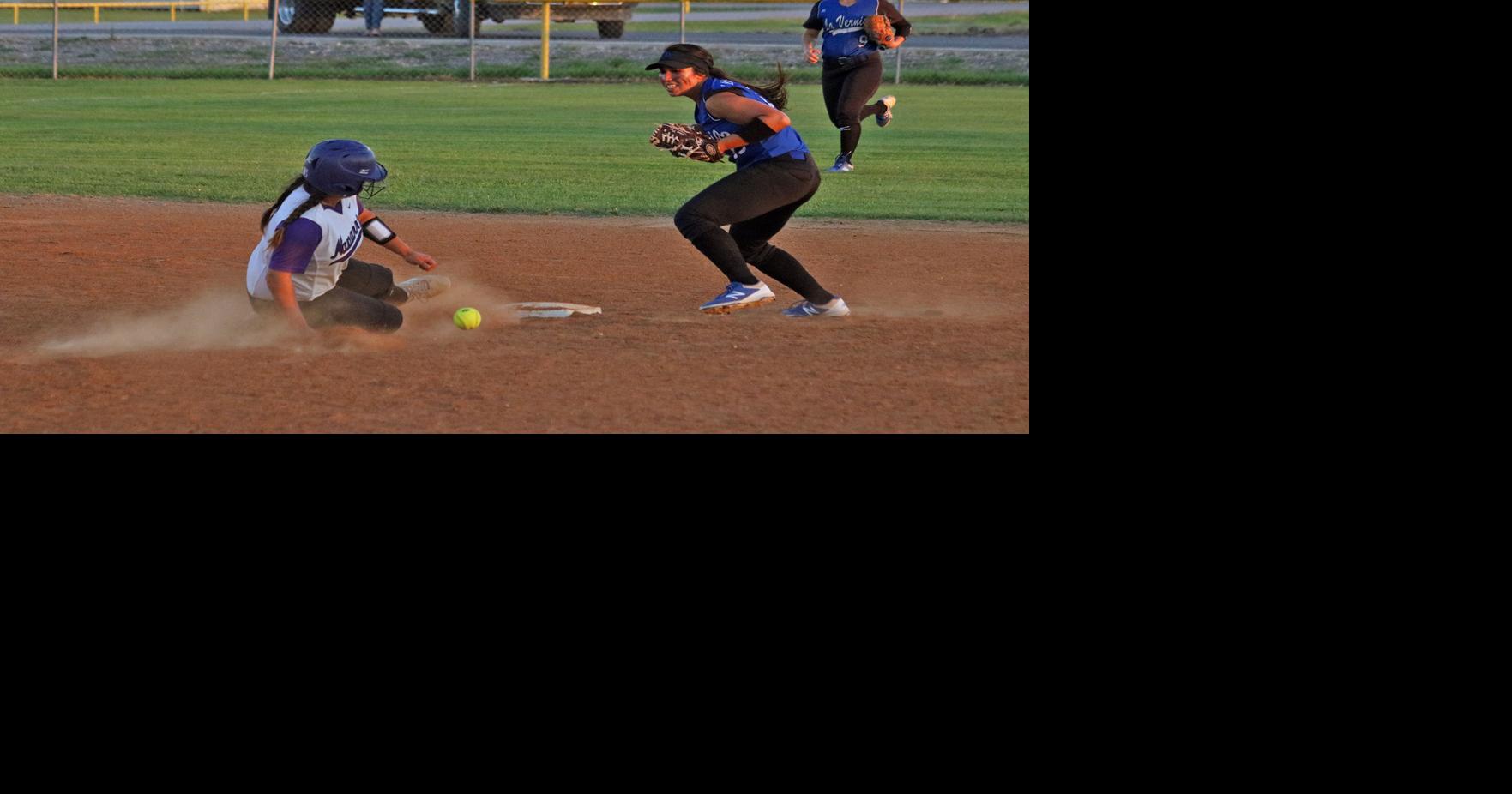 Navarro softball upsets No. 3 La Vernia | Sports | seguingazette.com