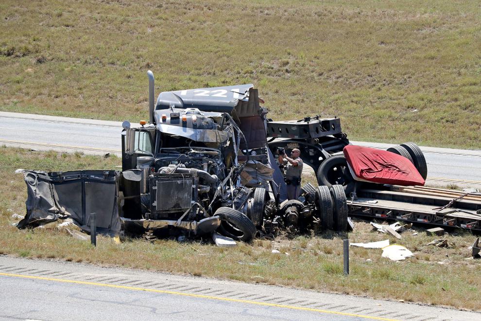 18 Wheeler Crash Shuts I 10 Briefly News