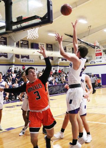 One win, one loss in Navarro doubleheader | Sports | seguingazette.com