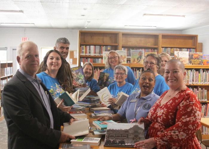 Book donation helps fill library shelves | News | seguingazette.com