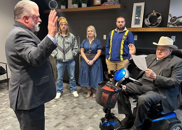 Solemnly swear: Newly elected officials, incumbents take oath of office ...