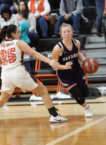 Battle for the lead: Navarro shuts down Gonzales in 38-27 win | Sports ...