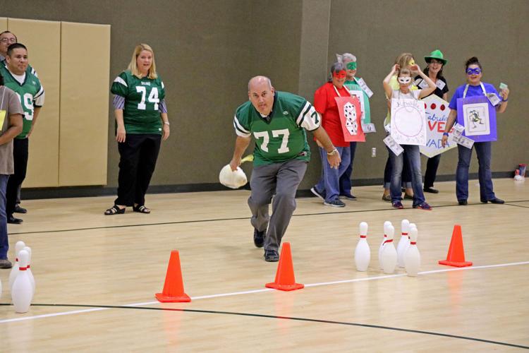 Wild turkeys: Marion ‘Turkey Bowl’ a strike at elementary school | News ...