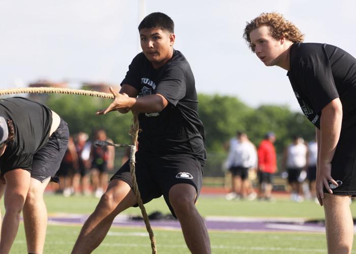 Area offensive linemen battle in challenge | Sports | seguingazette.com