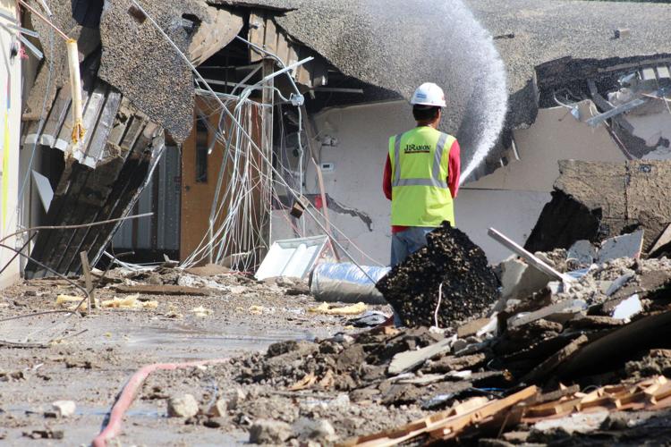 Demolition crews raze Navarro ISD’s former intermediate campus | News ...