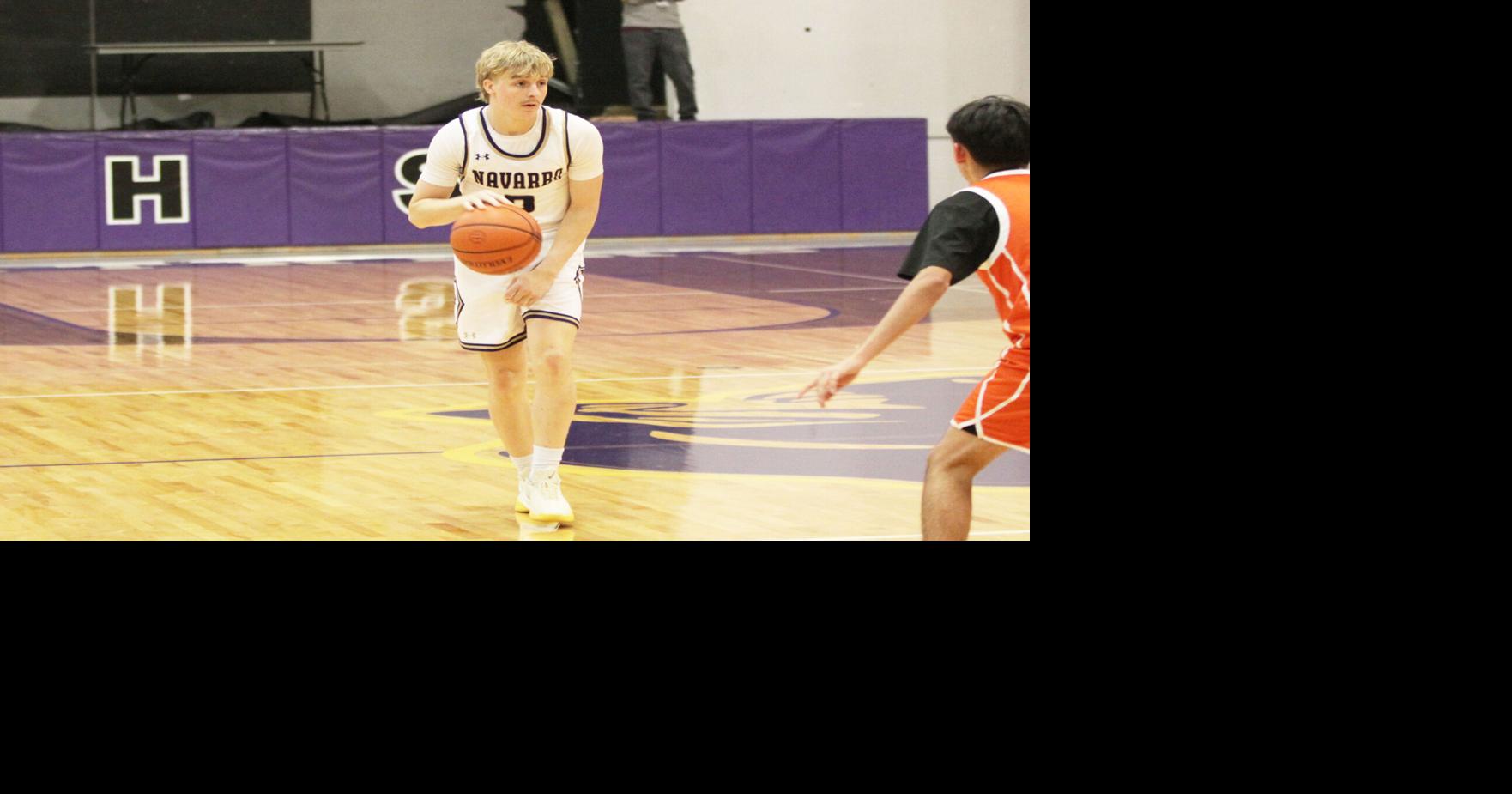 Navarro boys basketball picks up one win, two losses during tournament ...