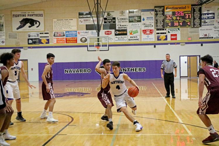 A NEW SYSTEM: Navarro Panthers fall to Poteet 42-32 | Sports ...