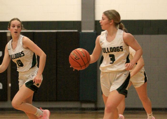 Lady Bulldogs chew up Luling at home, 50-22 | Sports | seguingazette.com