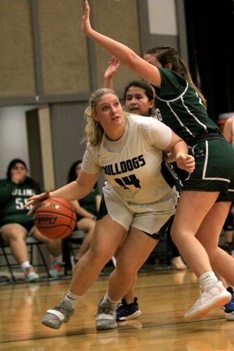 Lady Bulldogs chew up Luling at home, 50-22 | Sports | seguingazette.com