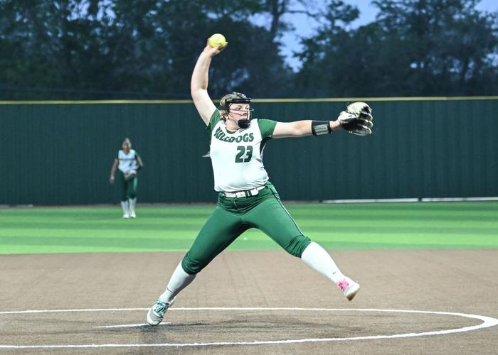 Marion softball splits playoff series | Photo Galleries | seguingazette.com