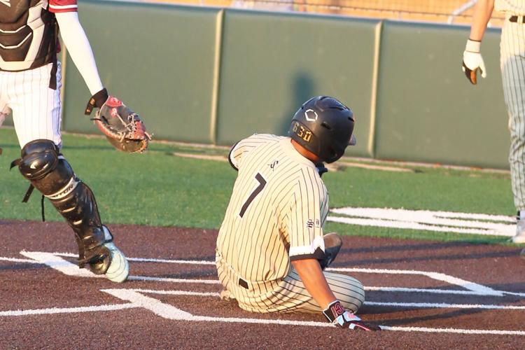 Seguin collects fourth consecutive district win | Sports ...